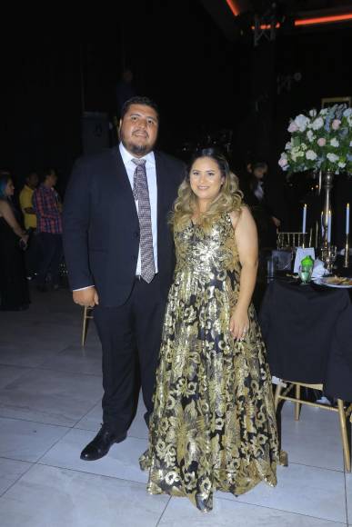 Con amor y alegría fluyó la boda Turcios Mancía