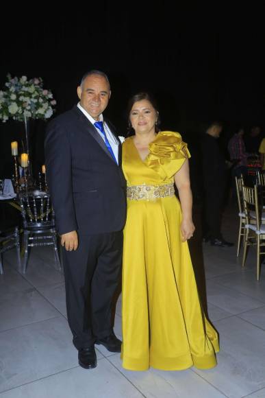 Con amor y alegría fluyó la boda Turcios Mancía