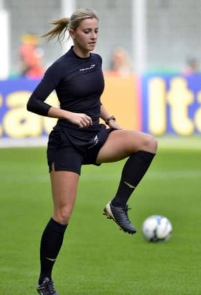 Fernanda Colombo, la árbitro más sexy del mundo que es sensación en Brasil