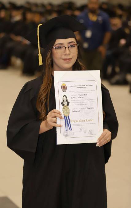 ¡Felices y orgullosos! Así festejan los nuevos egresados de Unah-vs