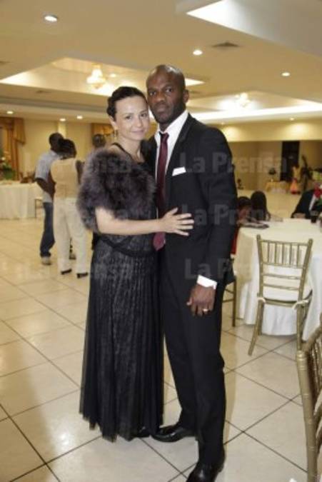 Así celebró el papá de David Suazo sus 50 años de casados