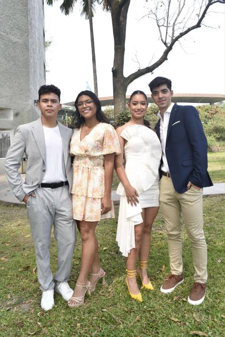 Fotografías, desayuno y compañerismo entre seniors de la Happy New Dawn