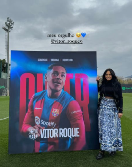 Vitor Roque fue presentado, Laporta se ausentó y ¿quién es su esposa?
