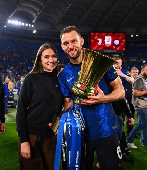 Bellas novias: las parejas de la final de Champions League 2022-23