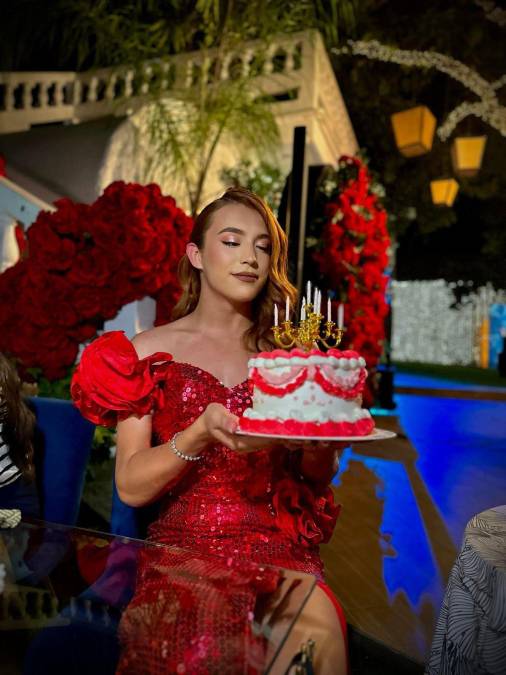 La Bicha Catracha anuncia en cumpleaños que participará en Miss Honduras Universo