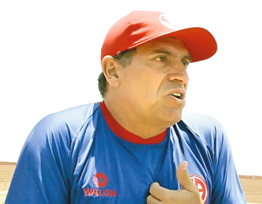 'Si resuelve la visa, Suárez sería el técnico”