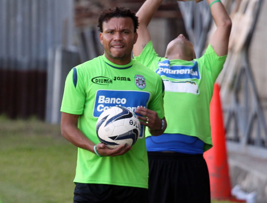 Emil Martínez, habilitado para jugar ante Platense