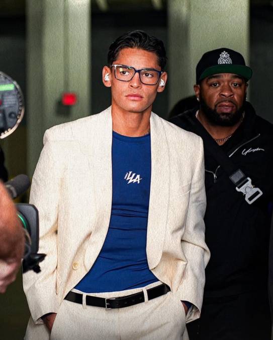 Boxeador se divorcia una hora después de ser padre, rechaza pelea y Teófimo se pronuncia