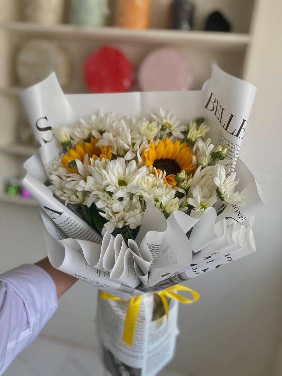 Fátima, la periodista que cambió el micrófono por los pétalos