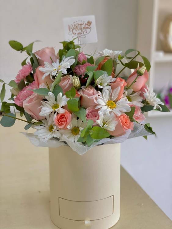 Fátima, la periodista que cambió el micrófono por los pétalos