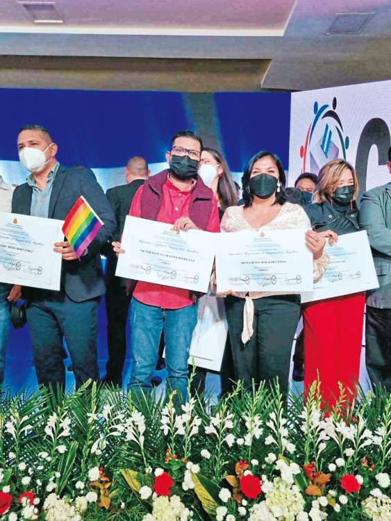 Víctor Grajeda, un defensor LGTBIQ