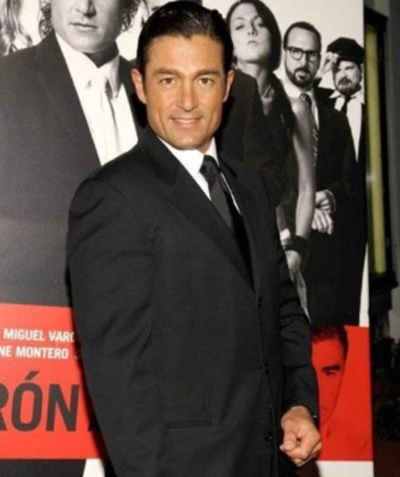 Fernando Colunga es el 'ídolo' de una banda de rock, le pusieron su nombre