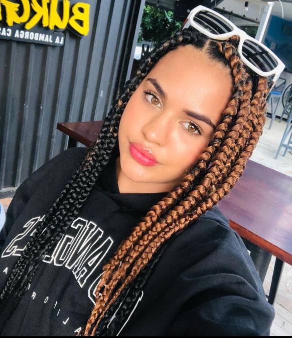 Novia de Supremo, en polémica por posar sin ropa y la bandera de Honduras