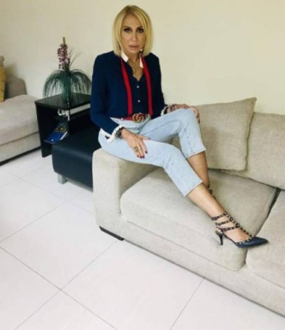 FOTOS: Laura Bozzo publica fotos en traje de baño y la llaman 'momia'