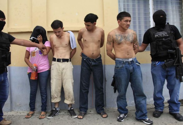 Infraganti caen cuatro mareros en la Planeta de La Lima