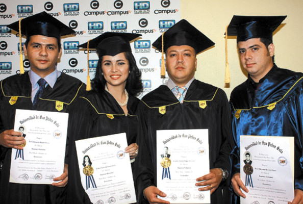Graduación: felicidad por logro universitario