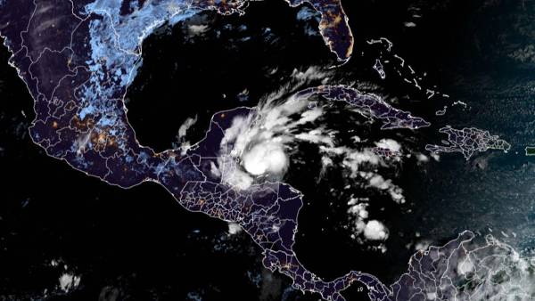 Guatemala suspende clases en el norte del país ante impacto del huracán Lisa