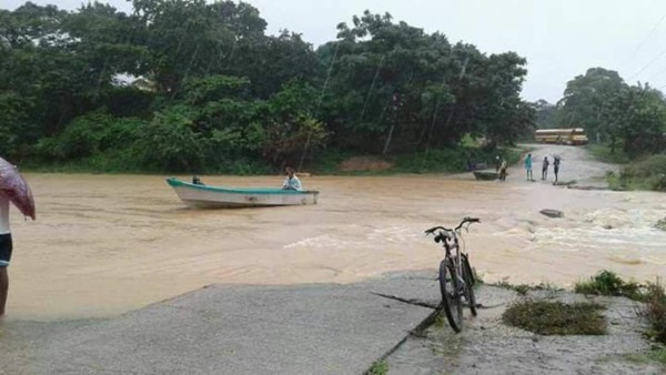 Crecidas de ríos Aguán y Leán anegan comunidades en Colón y Atlántida