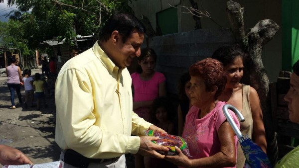 Chedrani lleva 1,500 libras de frijoles a Río Blanco