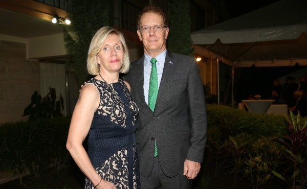 Adiós al embajador de EUA, James Nealon