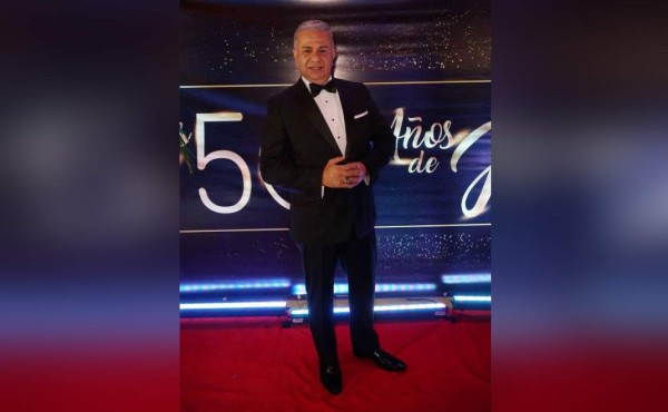 José Sabillón brinda por cinco décadas