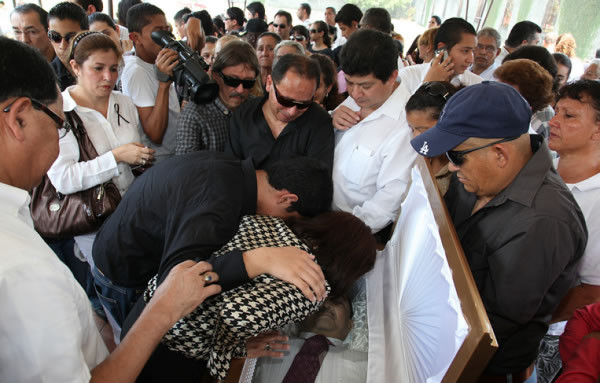 Adiós al periodista, maestro y artista, Georgino