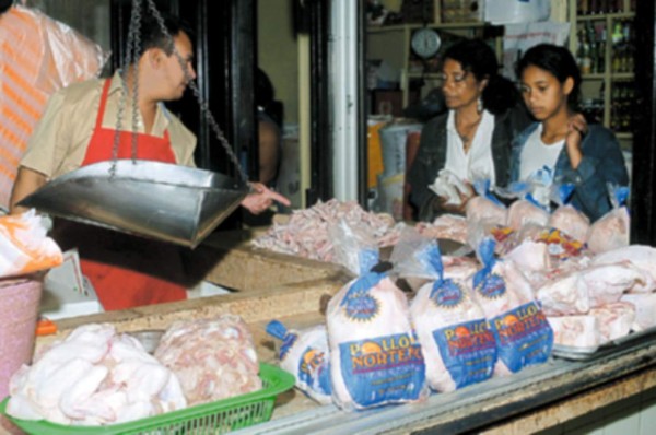 Alza de L 1 a la libra de pollo va