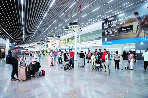 Eliminan a Ehisa y crean un operador de aeropuertos