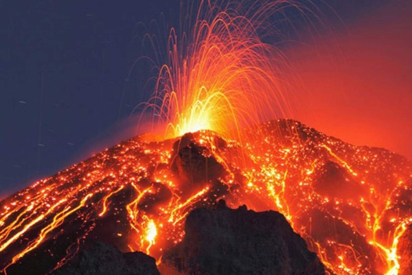 Declaran estado de emergencia en Vanuatu por erupción del volcán Monaro