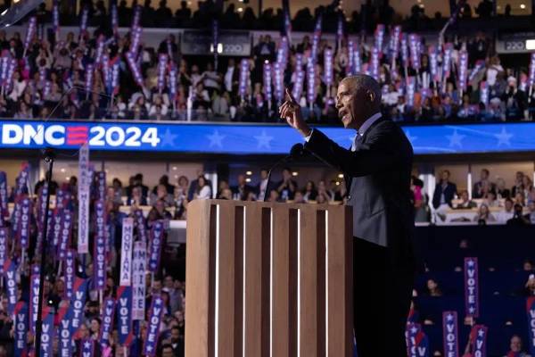 Obama hace campaña por Kamala Harris en los estados clave del llamado ‘muro azul’