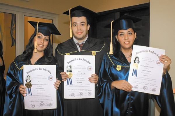Graduación: felicidad por logro universitario