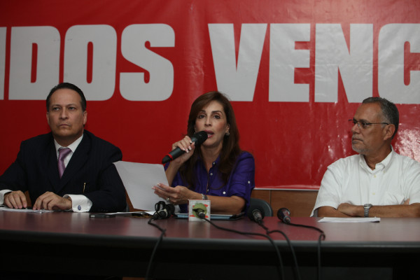 Marcia Villeda pide renuncia a Tito Asfura