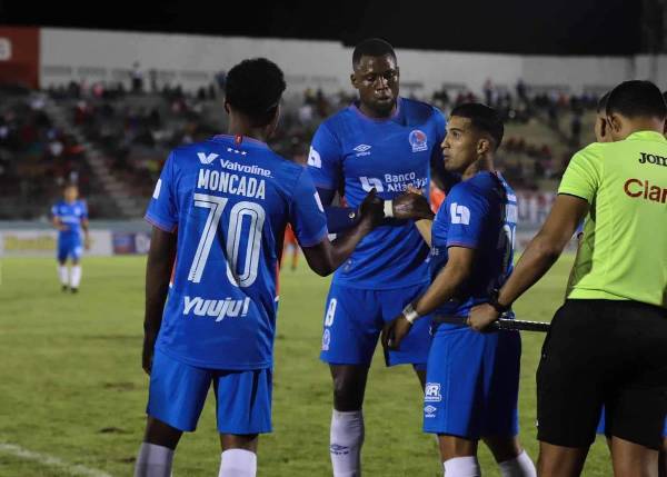 Dereck Moncada, hijo de Maynor Figueroa, debuta con Olimpia a los 16 años