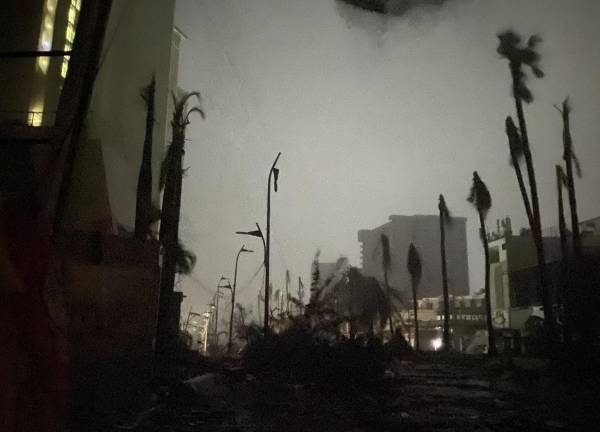 Devastación tras impacto de poderoso huracán Otis en Acapulco, México