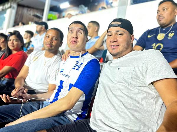 Árbitro Selvin Brown narró el partido a hincha no vidente en el ...