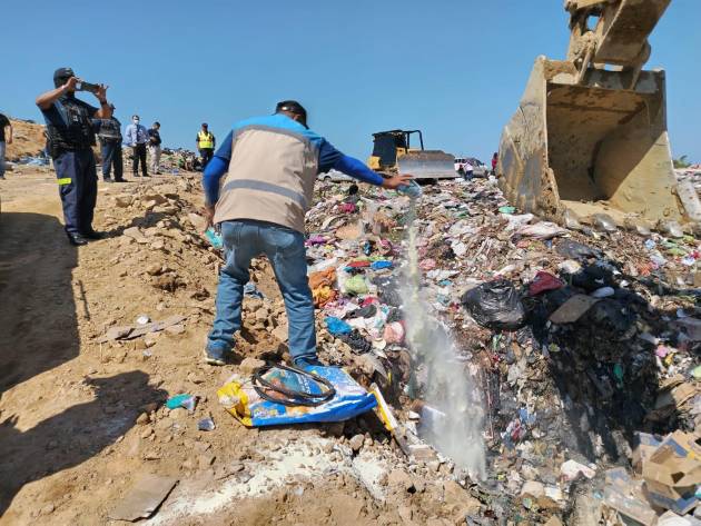 Destruyen productos de contrabando decomisados en La Ceiba