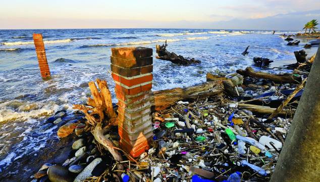 Basura del río Motagua ya está llegando a Trujillo