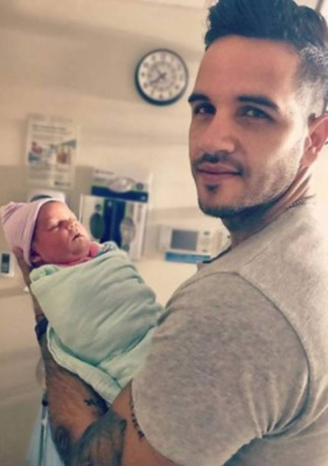 Famosos que recibieron la cigüeña en el 2017