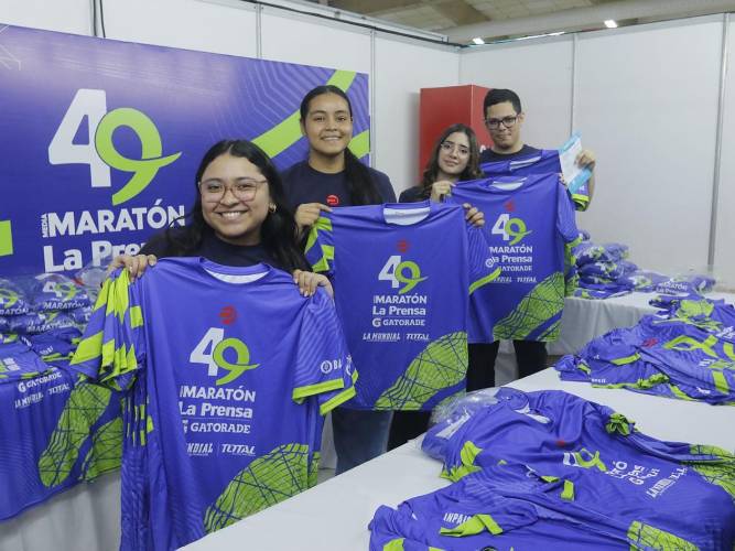 Arrancó la entrega de los kits deportivos para la Media Maratón La ...