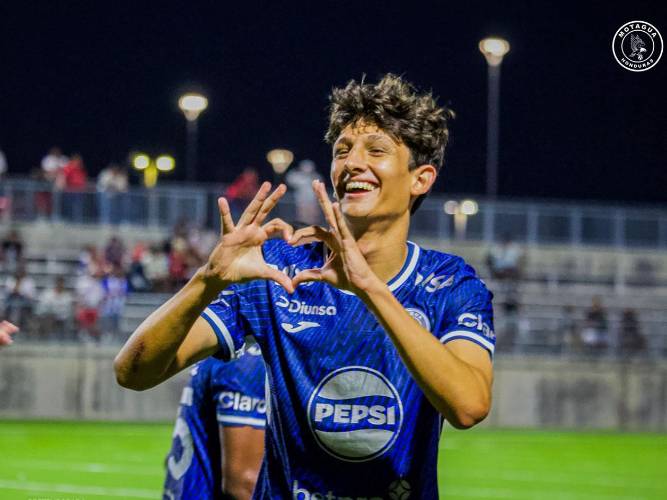 Mathías Vázquez se gradúa, toma decisión y levanta la mano para la ...