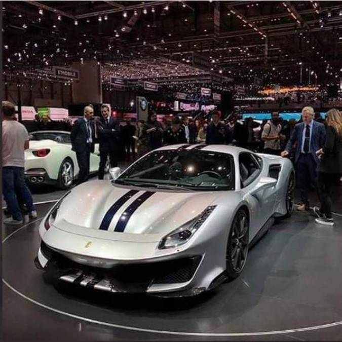 La bella colección de autos que tiene Mbappé, pero sin usar