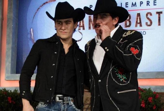 Julián Figueroa: sus cenizas ya están junto a su padre Joan Sebastian