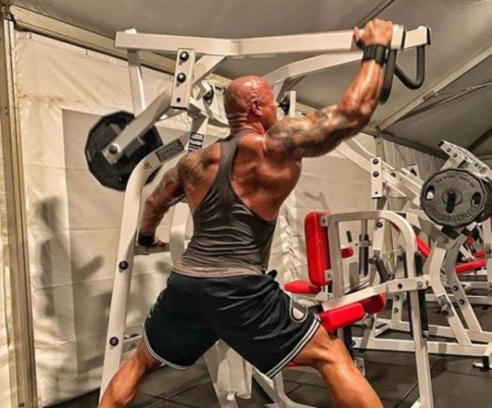 ¡Sin músculos y con cabello!: 'La Roca' luce irreconocible antes de ser ...