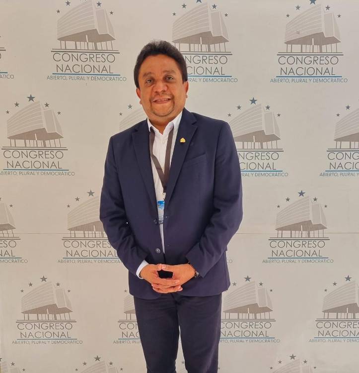 Diputado Ramón Barrios propondrá eliminar examen del Himno Nacional y ...