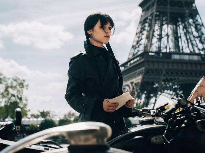 Merlina llega a París en la temporada 3 de Wednesday