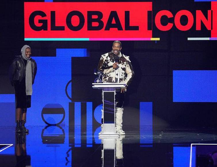 Famosos derrochan estilo en la alfombra roja de los MTV EMA 2024