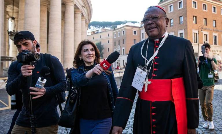 Fridolin Ambongo, el cardenal africano que resuena en el cónclave