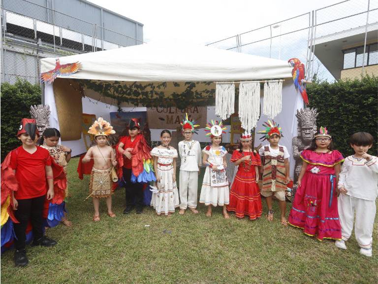 Celebran el Festival "Culturas del mundo" en la MountView Academy