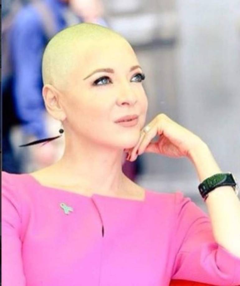 Edith González luce radiante tras vencer el cáncer
