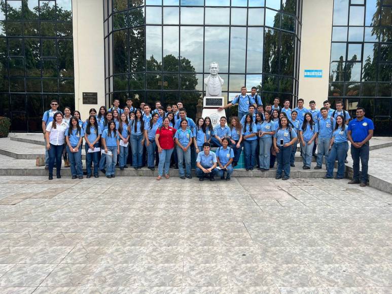 En fotos: Colegiales conocen la oferta académica de la Upnfm-SPS